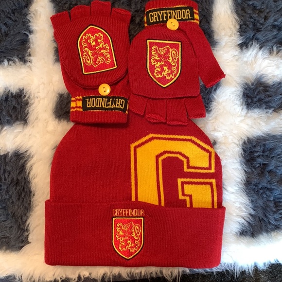 Accessories | Harry Potter Gryffindor Hat Gloves Sz 14 Youth | Poshmark